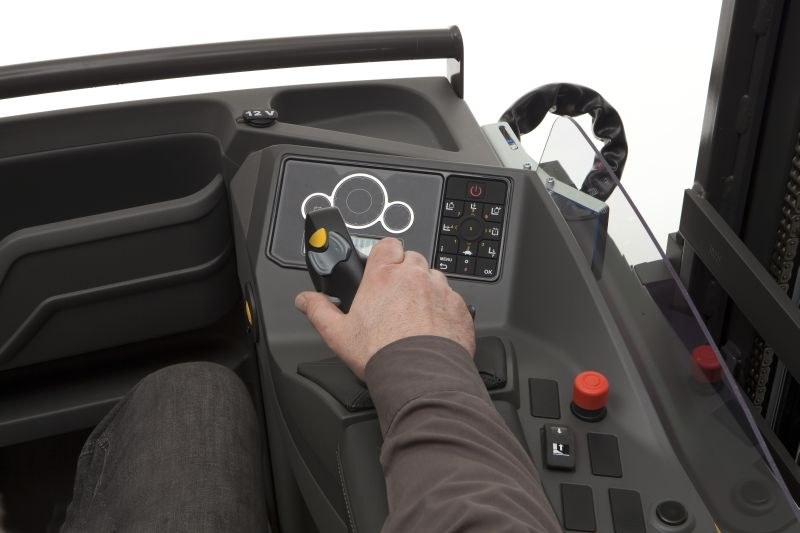 Reach trucks combine ergonomic performance and comfort - Factory ...