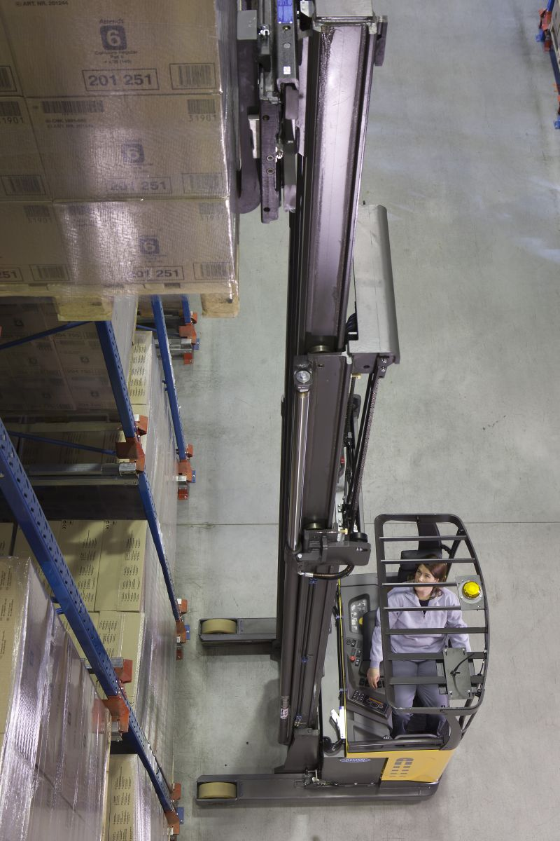 Reach trucks combine ergonomic performance and comfort - Factory ...