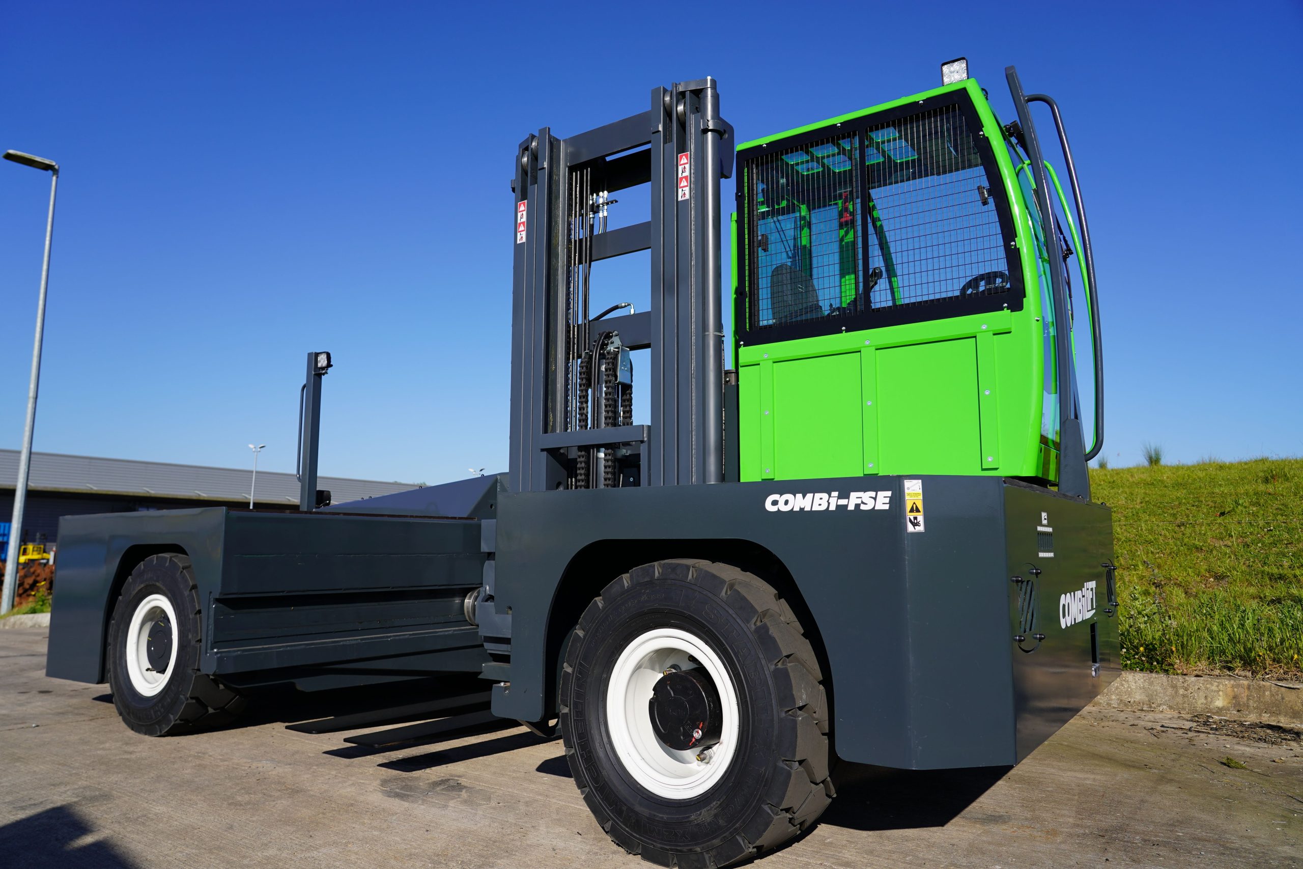 Combilift Unveils Heavy-Duty 8T Electric Sideloader – The New Combi-FSE ...